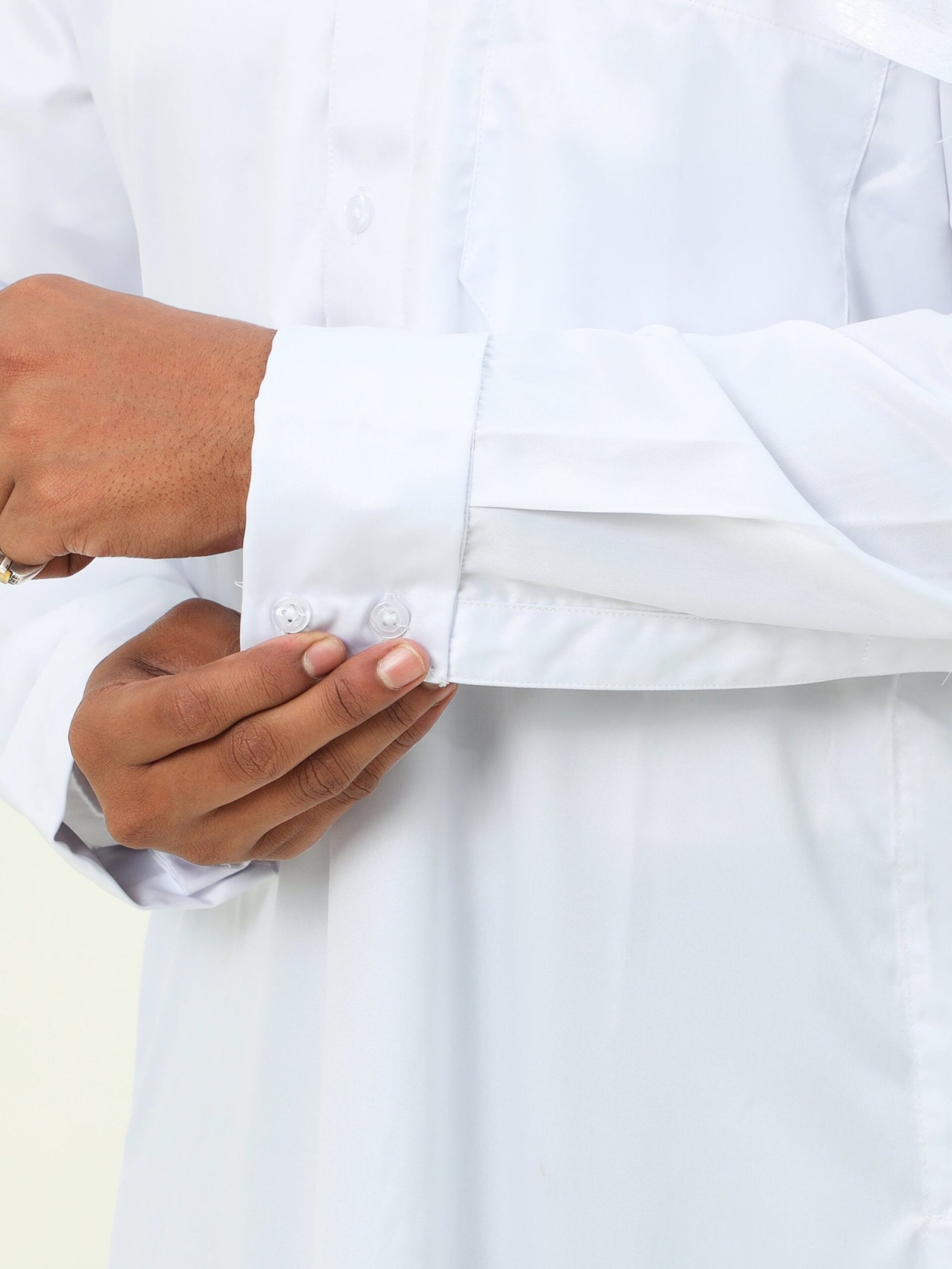 Pure White Saudi Thobe – Islamite Store
